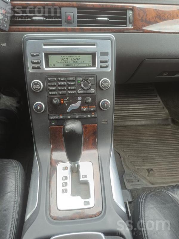 Melns Volvo V70 2011 Daugavpils, ar dzinēja tilpumu 2.00 L un nobraukumu 263 tūkst. km par 3400 €, foto 9 vietnē AUTOMOTO.COM.LV