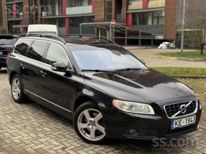 Black Volvo V70 2011 in Riga, with an engine capacity of 2.40 L and mileage of 355 thousand km for 3290 €, photo  on AUTOMOTO.COM.LV