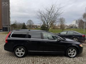 Melns Volvo V70 2011 Rīga, ar dzinēja tilpumu 2.40 L un nobraukumu 355 tūkst. km par 3290 €, foto 3 vietnē AUTOMOTO.COM.LV