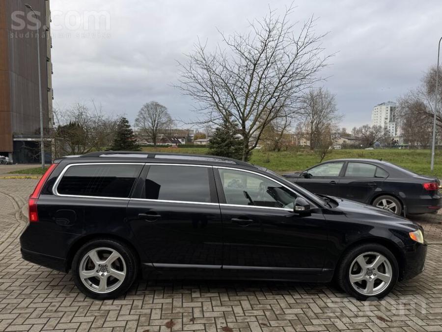 Melns Volvo V70 2011 Rīga, ar dzinēja tilpumu 2.40 L un nobraukumu 355 tūkst. km par 3290 €, foto 3 vietnē AUTOMOTO.COM.LV