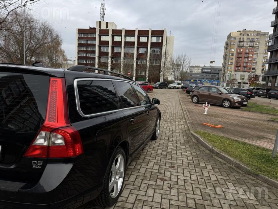 Melns Volvo V70 2011 Rīga, ar dzinēja tilpumu 2.40 L un nobraukumu 355 tūkst. km par 3290 €, foto 7 vietnē AUTOMOTO.COM.LV