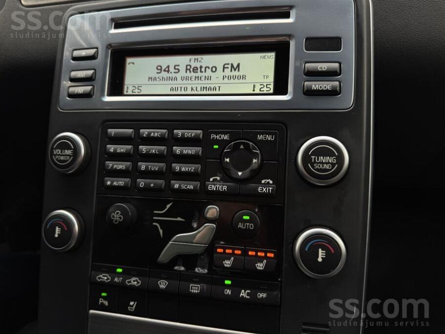 Melns Volvo V70 2011 Rīga, ar dzinēja tilpumu 2.40 L un nobraukumu 355 tūkst. km par 3290 €, foto 13 vietnē AUTOMOTO.COM.LV