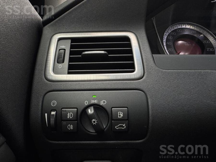 Melns Volvo V70 2011 Rīga, ar dzinēja tilpumu 2.40 L un nobraukumu 355 tūkst. km par 3290 €, foto 21 vietnē AUTOMOTO.COM.LV