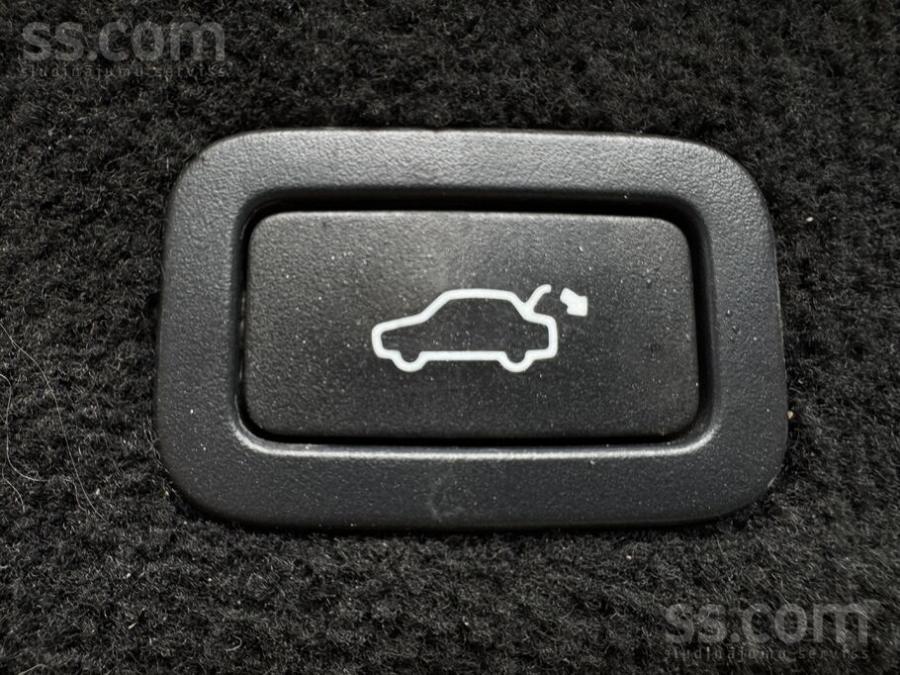 Melns Volvo V70 2011 Rīga, ar dzinēja tilpumu 2.40 L un nobraukumu 355 tūkst. km par 3290 €, foto 24 vietnē AUTOMOTO.COM.LV