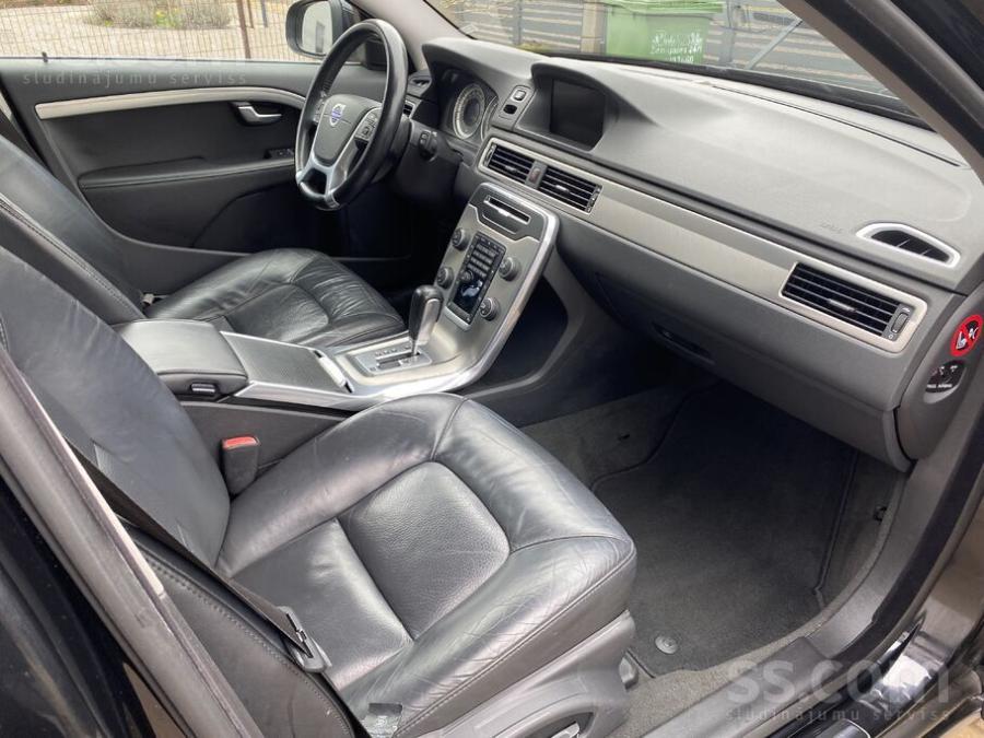 Melns Volvo V70 2011 Jēkabpils, ar dzinēja tilpumu 1.60 L un nobraukumu 300 tūkst. km par 5200 €, foto 16 vietnē AUTOMOTO.COM.LV