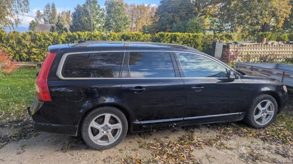 Melns Volvo V70 2011 Krāslava, ar dzinēja tilpumu 2.40 L un nobraukumu 350 tūkst. km par 4200 €, foto 1 vietnē AUTOMOTO.COM.LV