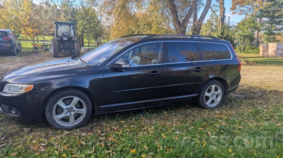 Black Volvo V70 2011 in Kraslava, with an engine capacity of 2.40 L and mileage of 350 thousand km for 4200 €, photo 4 on AUTOMOTO.COM.LV