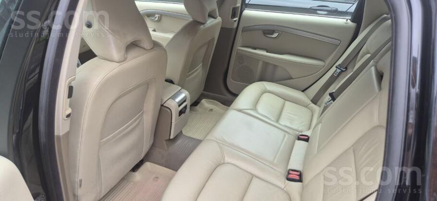 Black Volvo V70 2011 in Riga, with an engine capacity of 2.00 L and mileage of 400 thousand km for 5200 €, photo 3 on AUTOMOTO.COM.LV