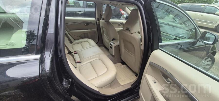 Black Volvo V70 2011 in Riga, with an engine capacity of 2.00 L and mileage of 400 thousand km for 5200 €, photo 4 on AUTOMOTO.COM.LV