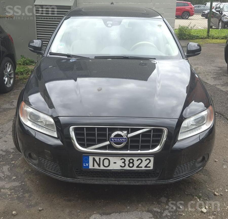 Black Volvo V70 2011 in Riga, with an engine capacity of 2.00 L and mileage of 400 thousand km for 5200 €, photo 8 on AUTOMOTO.COM.LV