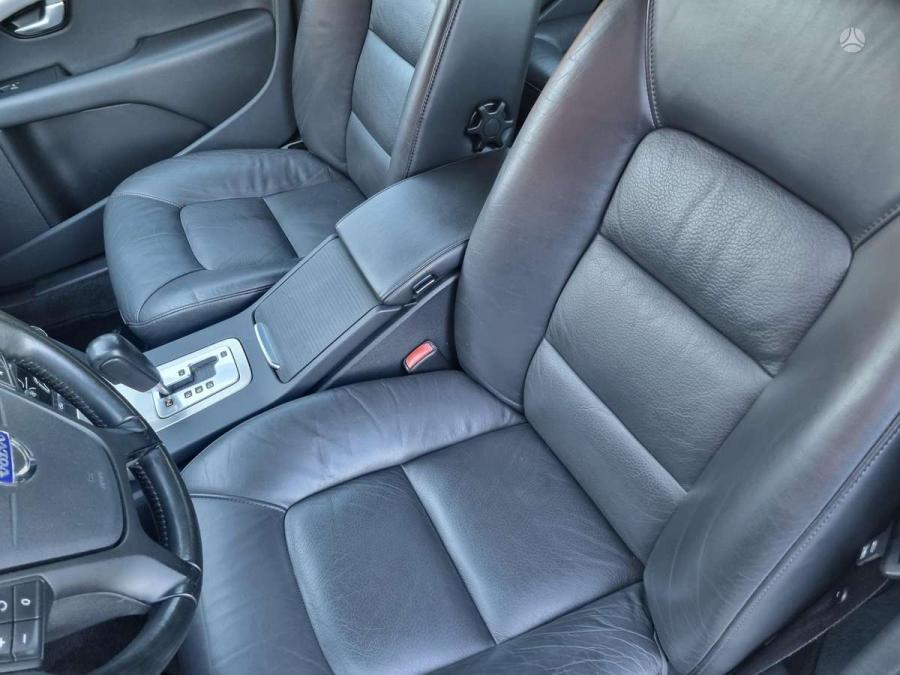 Black Volvo V70 2011 in Kaunas, with an engine capacity of 2.00 L and mileage of 312 thousand km for 4890 €, photo 22 on AUTOMOTO.COM.LV