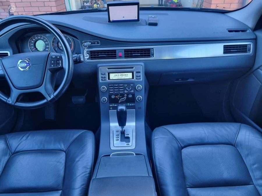 Black Volvo V70 2011 in Kaunas, with an engine capacity of 2.00 L and mileage of 312 thousand km for 4890 €, photo 28 on AUTOMOTO.COM.LV