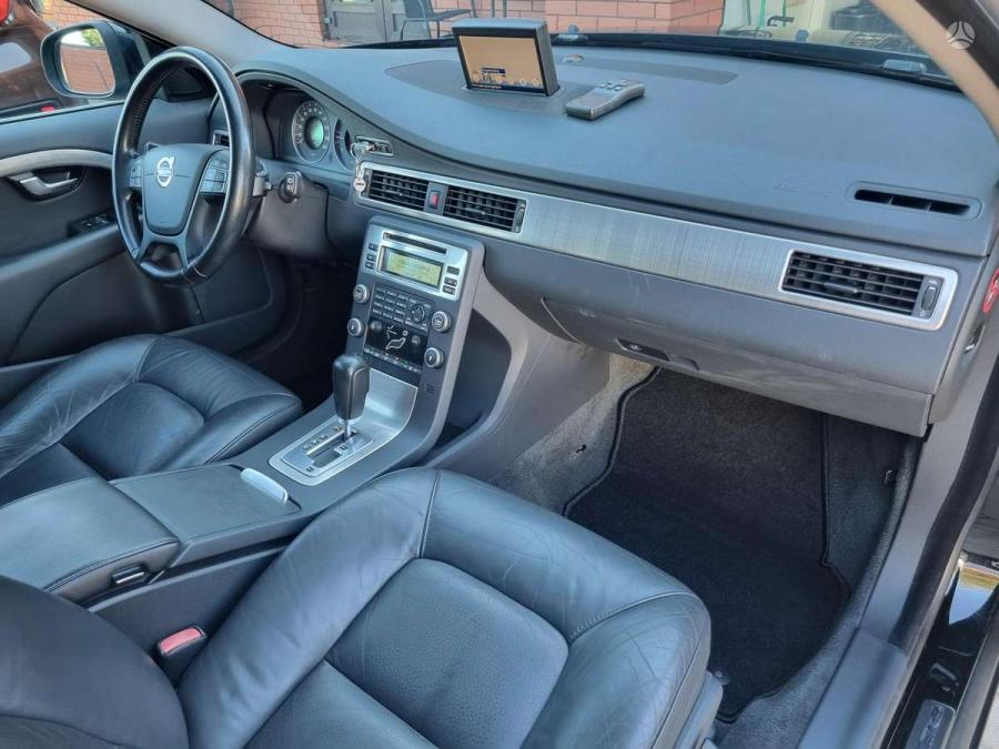 Black Volvo V70 2011 in Kaunas, with an engine capacity of 2.00 L and mileage of 312 thousand km for 4890 €, photo 29 on AUTOMOTO.COM.LV