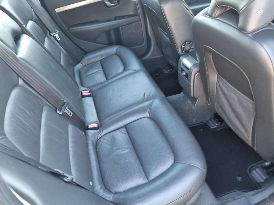 Black Volvo V70 2011 in Kaunas, with an engine capacity of 2.00 L and mileage of 312 thousand km for 4890 €, photo 30 on AUTOMOTO.COM.LV