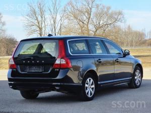 Melns Volvo V70 2011 Liepāja, ar dzinēja tilpumu 2.40 L un nobraukumu 371 tūkst. km par 4800 €, foto 8 vietnē AUTOMOTO.COM.LV