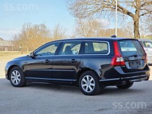 Melns Volvo V70 2011 Liepāja, ar dzinēja tilpumu 2.40 L un nobraukumu 371 tūkst. km par 4800 €, foto 11 vietnē AUTOMOTO.COM.LV