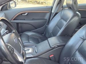Melns Volvo V70 2011 Liepāja, ar dzinēja tilpumu 2.40 L un nobraukumu 371 tūkst. km par 4800 €, foto 16 vietnē AUTOMOTO.COM.LV