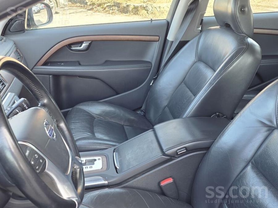 Melns Volvo V70 2011 Liepāja, ar dzinēja tilpumu 2.40 L un nobraukumu 371 tūkst. km par 4800 €, foto 16 vietnē AUTOMOTO.COM.LV