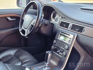 Melns Volvo V70 2011 Liepāja, ar dzinēja tilpumu 2.40 L un nobraukumu 371 tūkst. km par 4800 €, foto 20 vietnē AUTOMOTO.COM.LV