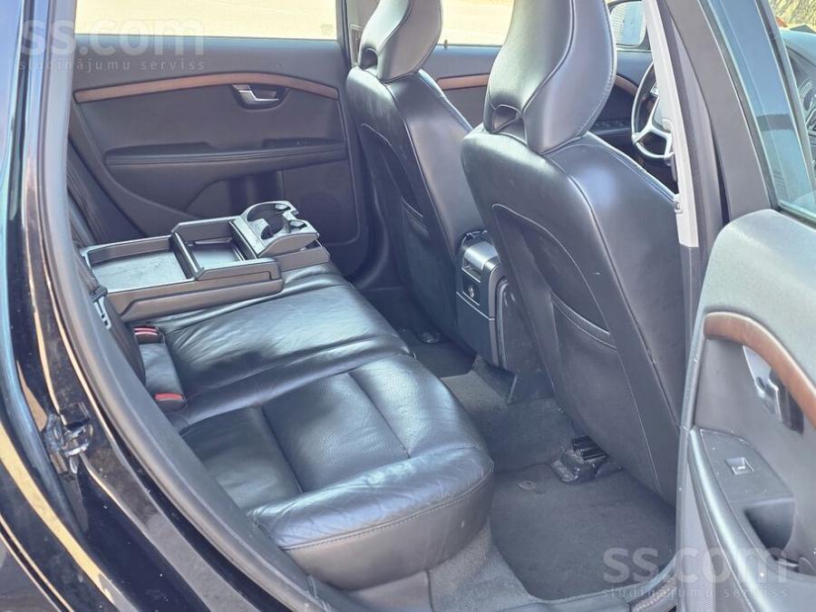 Melns Volvo V70 2011 Liepāja, ar dzinēja tilpumu 2.40 L un nobraukumu 371 tūkst. km par 4800 €, foto 23 vietnē AUTOMOTO.COM.LV