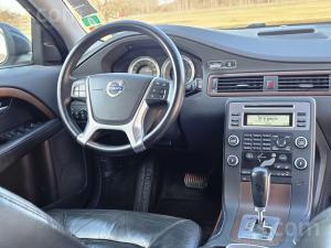 Melns Volvo V70 2011 Liepāja, ar dzinēja tilpumu 2.40 L un nobraukumu 371 tūkst. km par 4800 €, foto 24 vietnē AUTOMOTO.COM.LV