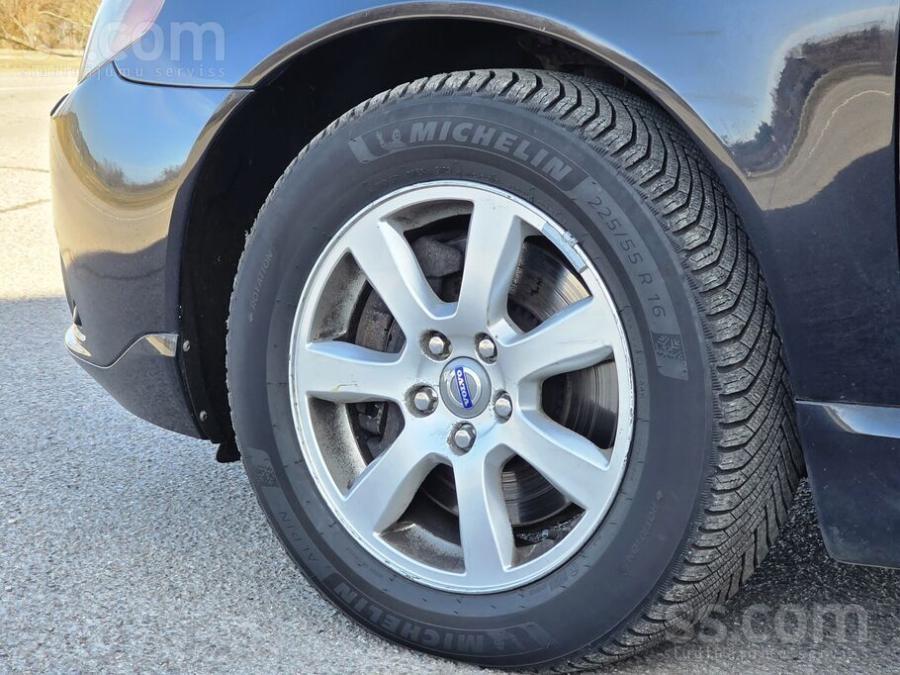 Melns Volvo V70 2011 Liepāja, ar dzinēja tilpumu 2.40 L un nobraukumu 371 tūkst. km par 4800 €, foto 27 vietnē AUTOMOTO.COM.LV