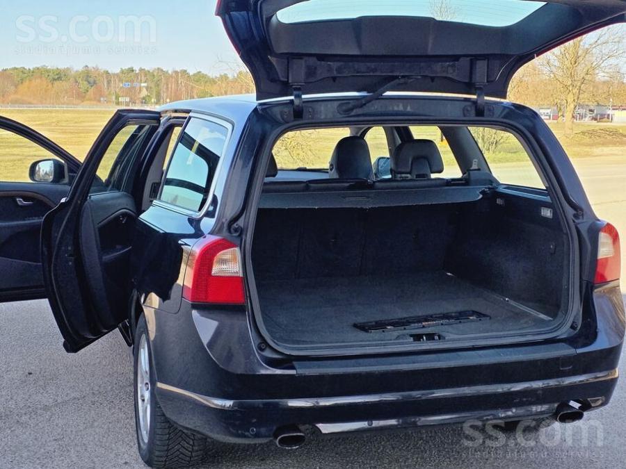 Melns Volvo V70 2011 Liepāja, ar dzinēja tilpumu 2.40 L un nobraukumu 371 tūkst. km par 4800 €, foto 29 vietnē AUTOMOTO.COM.LV