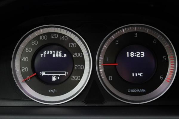 Melns Volvo V70 2011 Rīga, ar dzinēja tilpumu 2.00 L un nobraukumu 238 tūkst. km par 5990 €, foto 6 vietnē AUTOMOTO.COM.LV