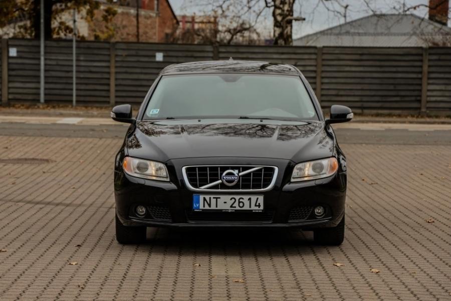 Melns Volvo V70 2011 Rīga, ar dzinēja tilpumu 2.00 L un nobraukumu 238 tūkst. km par 5990 €, foto 8 vietnē AUTOMOTO.COM.LV