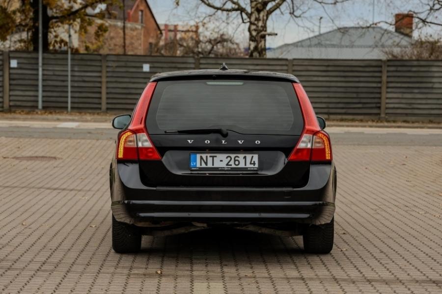 Melns Volvo V70 2011 Rīga, ar dzinēja tilpumu 2.00 L un nobraukumu 238 tūkst. km par 5990 €, foto 21 vietnē AUTOMOTO.COM.LV