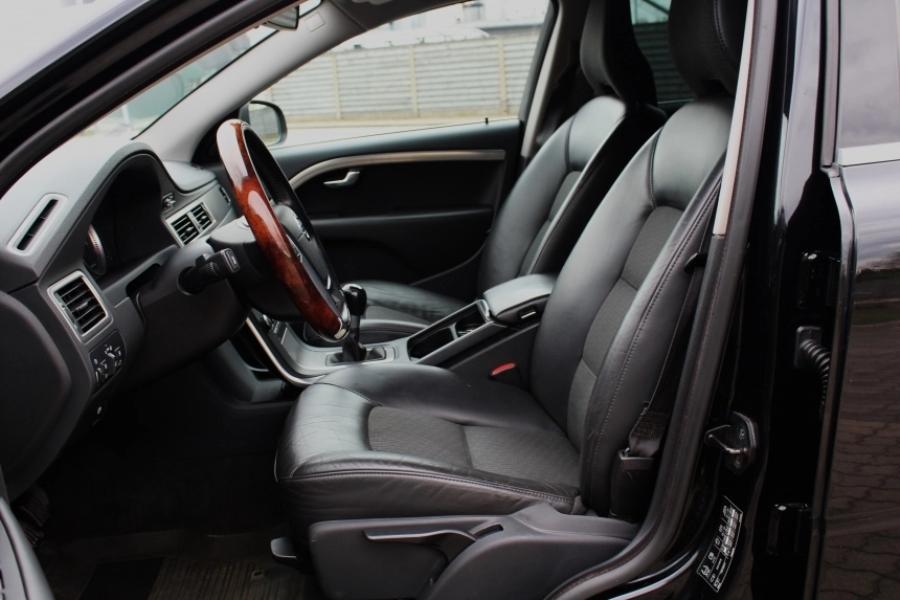 Melns Volvo V70 2011 Rīga, ar dzinēja tilpumu 2.00 L un nobraukumu 238 tūkst. km par 5990 €, foto 23 vietnē AUTOMOTO.COM.LV
