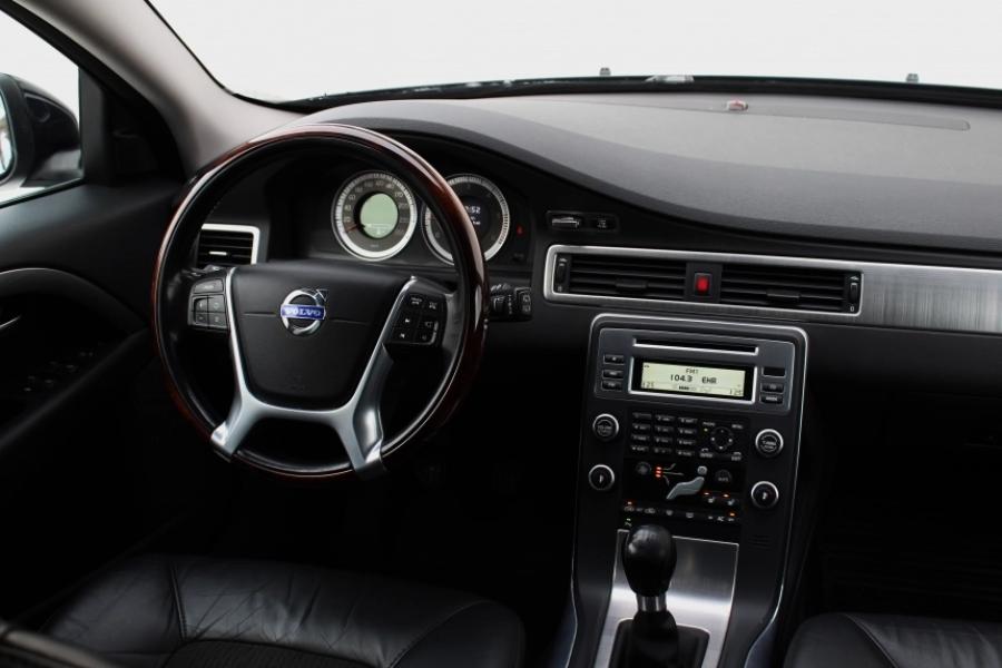 Melns Volvo V70 2011 Rīga, ar dzinēja tilpumu 2.00 L un nobraukumu 238 tūkst. km par 5990 €, foto 28 vietnē AUTOMOTO.COM.LV