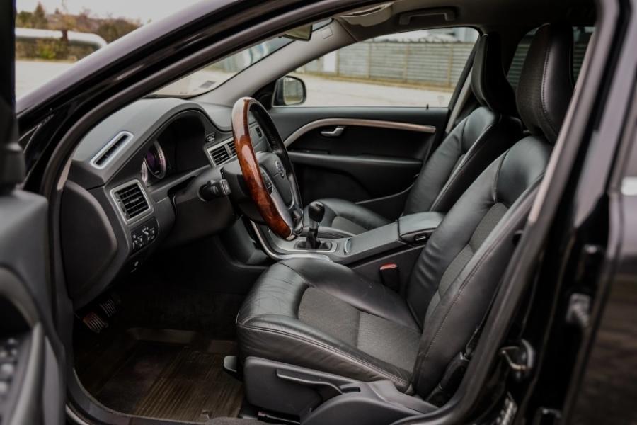 Melns Volvo V70 2011 Rīga, ar dzinēja tilpumu 2.00 L un nobraukumu 238 tūkst. km par 5990 €, foto 29 vietnē AUTOMOTO.COM.LV