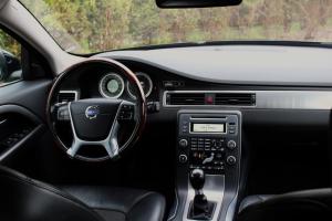 Melns Volvo V70 2011 Rīga, ar dzinēja tilpumu 2.00 L un nobraukumu 238 tūkst. km par 5990 €, foto 30 vietnē AUTOMOTO.COM.LV