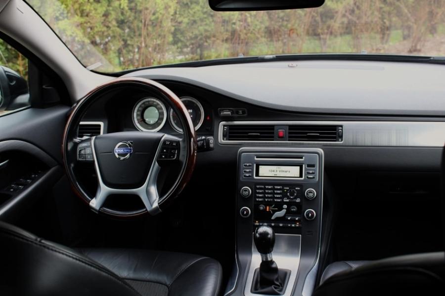 Melns Volvo V70 2011 Rīga, ar dzinēja tilpumu 2.00 L un nobraukumu 238 tūkst. km par 5990 €, foto 30 vietnē AUTOMOTO.COM.LV