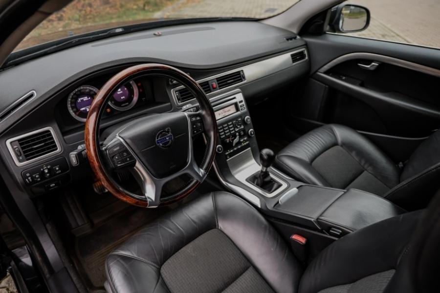 Melns Volvo V70 2011 Rīga, ar dzinēja tilpumu 2.00 L un nobraukumu 238 tūkst. km par 5990 €, foto 32 vietnē AUTOMOTO.COM.LV