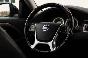 Melns Volvo V70 2011 Rīga, ar dzinēja tilpumu 2.00 L un nobraukumu 238 tūkst. km par 5990 €, foto 33 vietnē AUTOMOTO.COM.LV