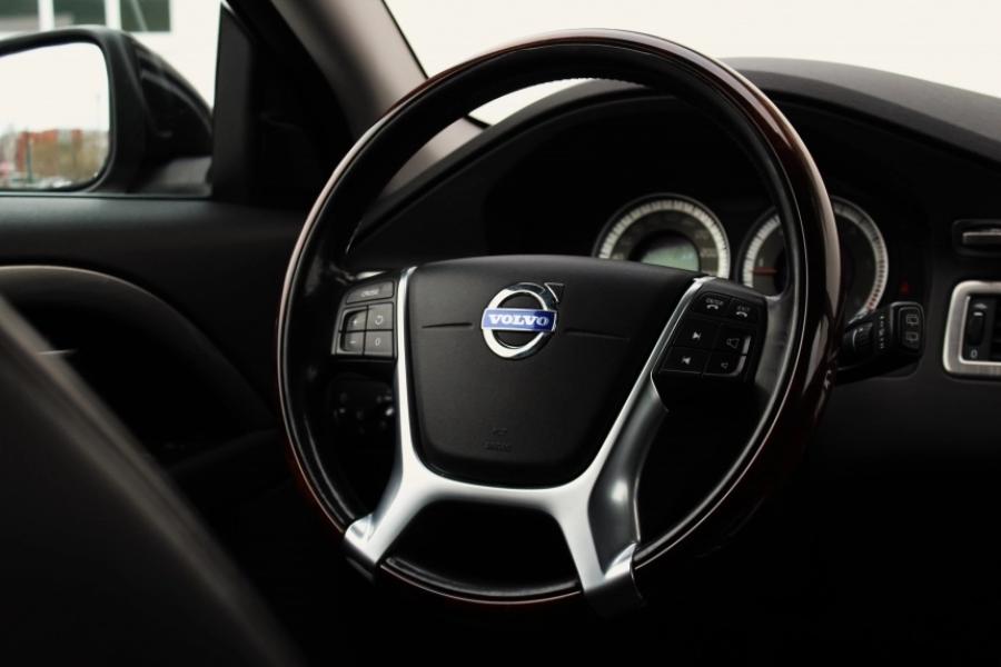 Melns Volvo V70 2011 Rīga, ar dzinēja tilpumu 2.00 L un nobraukumu 238 tūkst. km par 5990 €, foto 33 vietnē AUTOMOTO.COM.LV