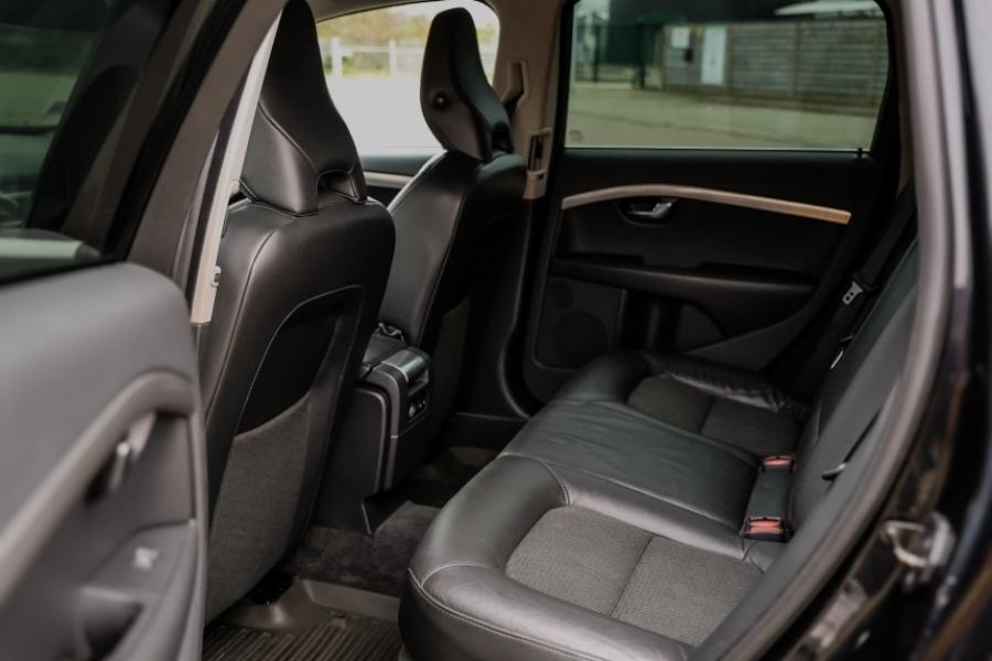 Melns Volvo V70 2011 Rīga, ar dzinēja tilpumu 2.00 L un nobraukumu 238 tūkst. km par 5990 €, foto 34 vietnē AUTOMOTO.COM.LV