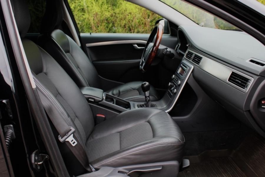 Melns Volvo V70 2011 Rīga, ar dzinēja tilpumu 2.00 L un nobraukumu 238 tūkst. km par 5990 €, foto 35 vietnē AUTOMOTO.COM.LV