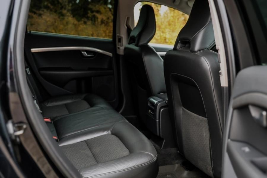 Melns Volvo V70 2011 Rīga, ar dzinēja tilpumu 2.00 L un nobraukumu 238 tūkst. km par 5990 €, foto 38 vietnē AUTOMOTO.COM.LV