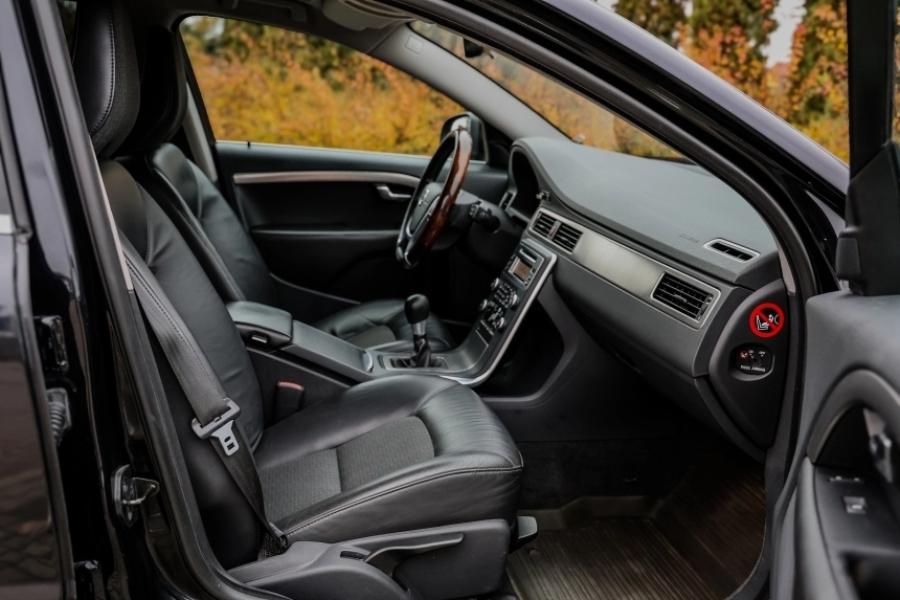Melns Volvo V70 2011 Rīga, ar dzinēja tilpumu 2.00 L un nobraukumu 238 tūkst. km par 5990 €, foto 41 vietnē AUTOMOTO.COM.LV