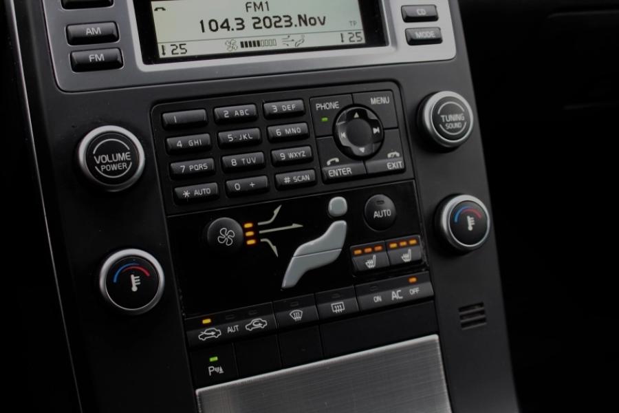 Melns Volvo V70 2011 Rīga, ar dzinēja tilpumu 2.00 L un nobraukumu 238 tūkst. km par 5990 €, foto 42 vietnē AUTOMOTO.COM.LV