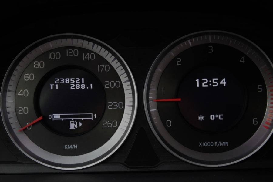 Melns Volvo V70 2011 Rīga, ar dzinēja tilpumu 2.00 L un nobraukumu 238 tūkst. km par 5990 €, foto 55 vietnē AUTOMOTO.COM.LV