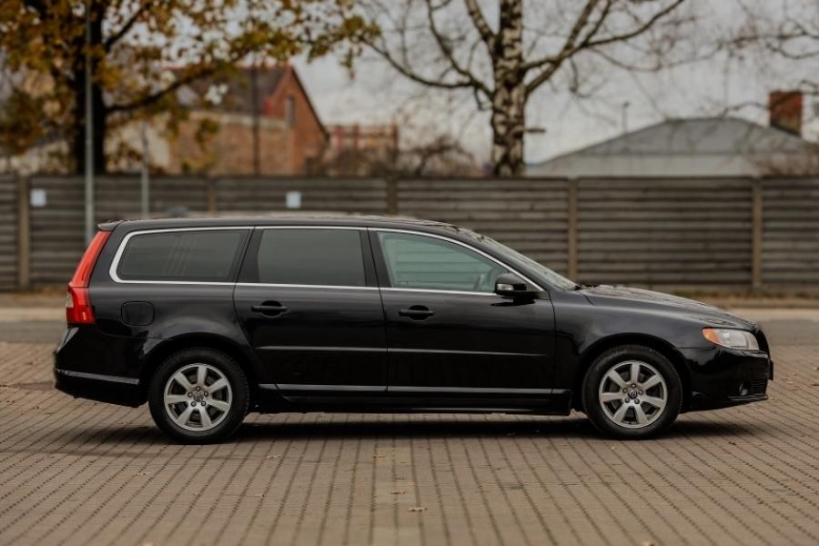 Melns Volvo V70 2011 Rīga, ar dzinēja tilpumu 2.00 L un nobraukumu 238 tūkst. km par 5990 €, foto 63 vietnē AUTOMOTO.COM.LV
