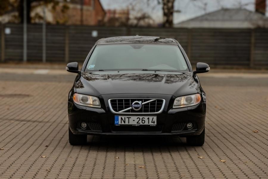 Melns Volvo V70 2011 Rīga, ar dzinēja tilpumu 2.00 L un nobraukumu 238 tūkst. km par 5990 €, foto 75 vietnē AUTOMOTO.COM.LV