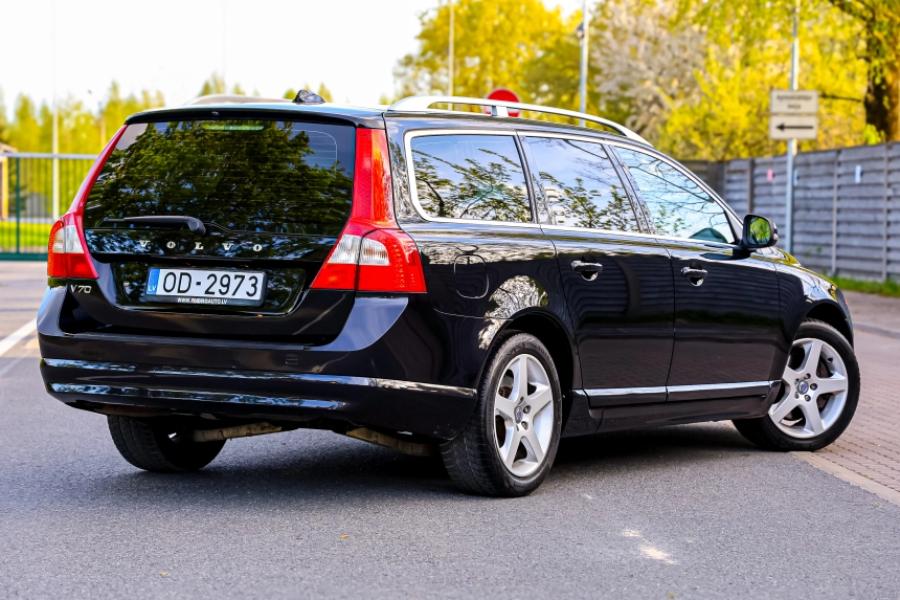 Black Volvo V70 2011 in Riga, with an engine capacity of 2.00 L and mileage of 0 thousand km for 7250 €, photo 6 on AUTOMOTO.COM.LV