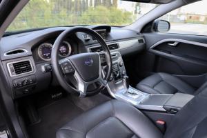 Black Volvo V70 2011 in Riga, with an engine capacity of 2.00 L and mileage of 0 thousand km for 7250 €, photo 11 on AUTOMOTO.COM.LV