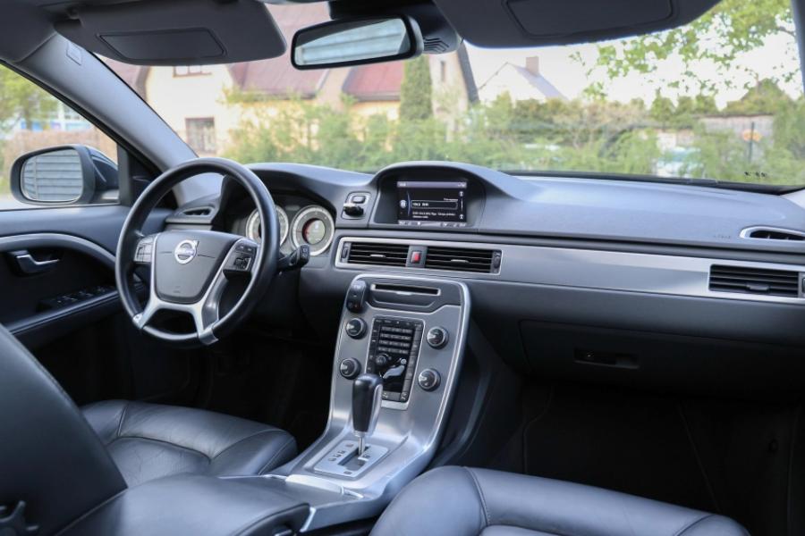 Black Volvo V70 2011 in Riga, with an engine capacity of 2.00 L and mileage of 0 thousand km for 7250 €, photo 16 on AUTOMOTO.COM.LV