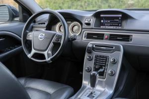 Black Volvo V70 2011 in Riga, with an engine capacity of 2.00 L and mileage of 0 thousand km for 7250 €, photo 17 on AUTOMOTO.COM.LV
